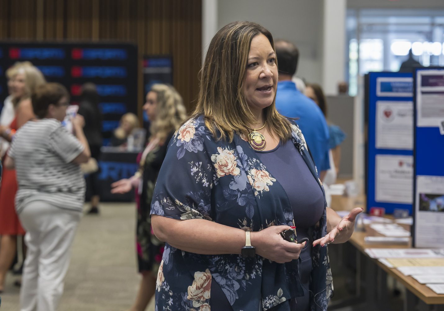 APS superintendent gets contract extension - New Mexico Political Report